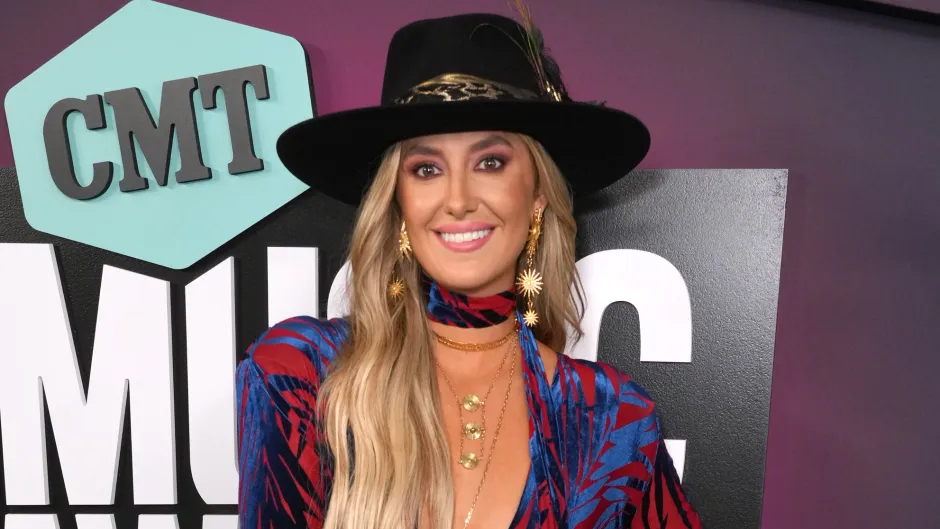 SUNDAYTALKING.COM - Lainey Wilson's Inspiring 70-Lb. Weight Loss ...